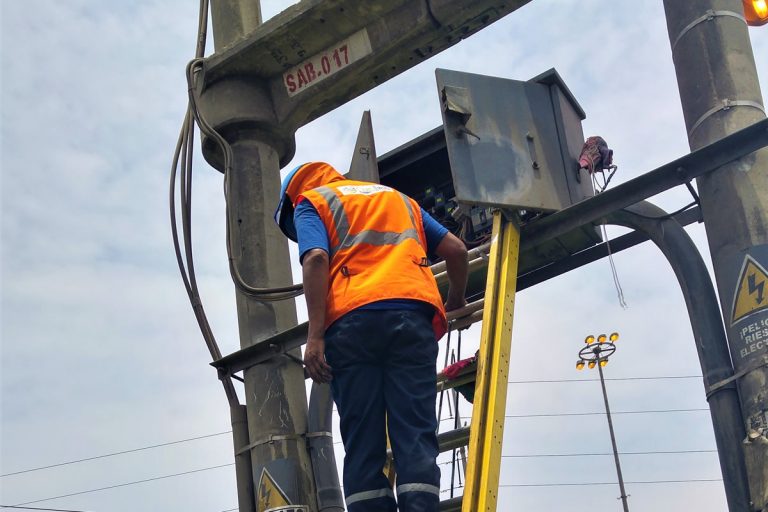 EJECUCIÓN DE INSTALACIONES ELÉCTRICAS Y DE COMUNICACIÓN DEL CENTRO DE ...